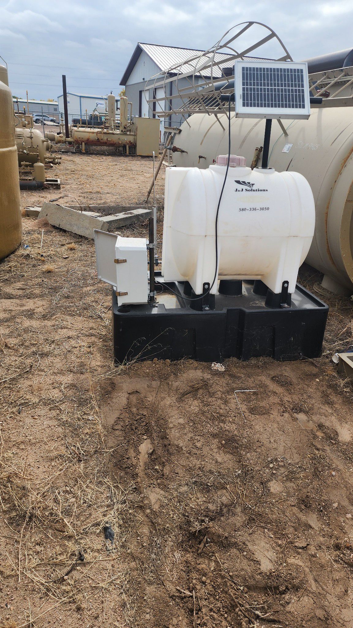 Fuelled | Tank - 135 USG Methanol Storage Tanks w/ Solar Panels